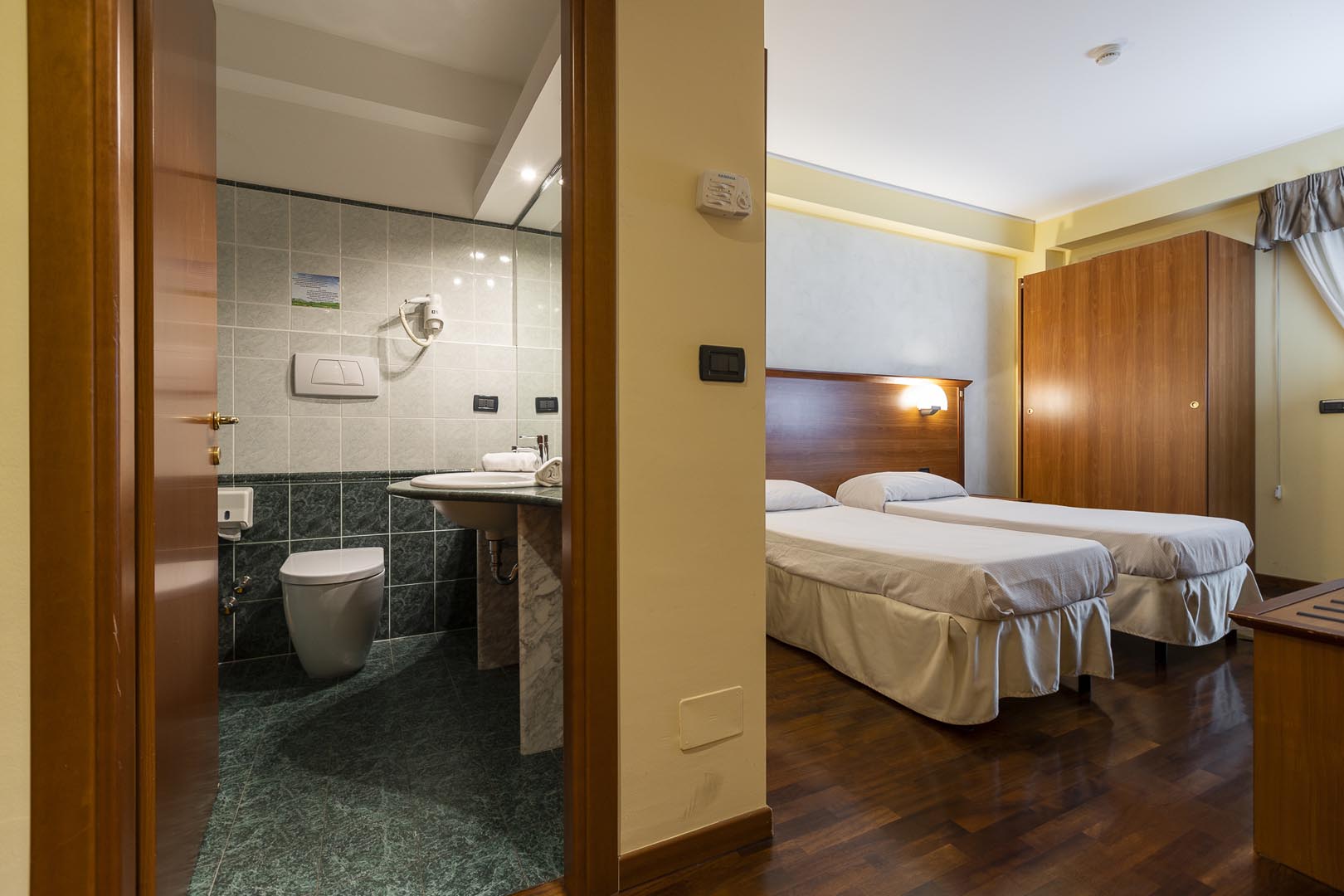 Camera Doppia Comunicante - Hotel Federico II L'Aquila